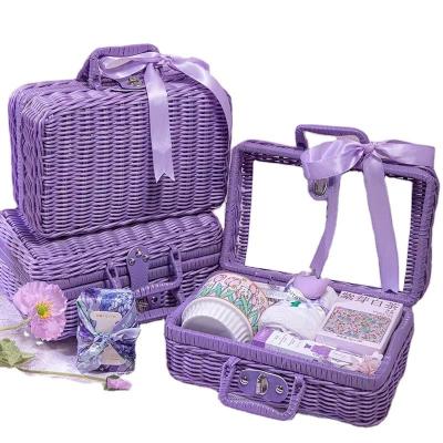 Китай Усовершенствованная ручная фиолетовая корзина для пикника Идеально подходит для занятий и подарков на день рождения женщин продается