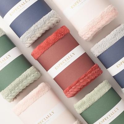 중국 커스터마이즈 된 크기 라이트 럭셔리 코랄 플러시 수건 다중 스타일 부드러운 정면 수건 프레젠테이션 선물 세트 판매용
