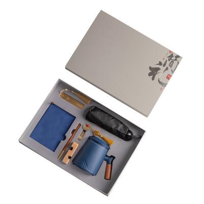 中国 ホテルとリゾート企業オフィスギフトボックスのためのカスタマイズされたウォーターカップビジネスギフトセット 販売のため