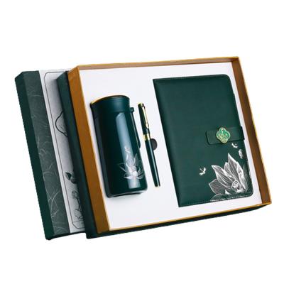 中国 カラー印刷ビジネスギフトセット ノートパッド 断熱カップとペン オーダーメイドロゴ 販売のため