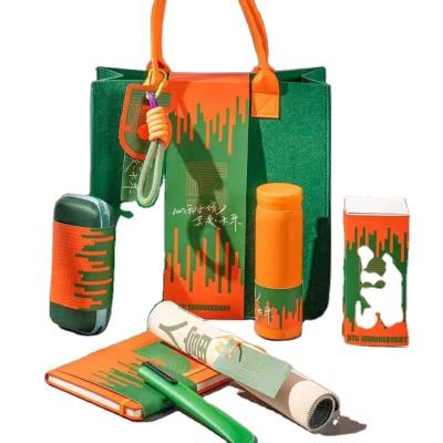 中国 スタイリッシュな手持ちのフェルトバッグ 5つのテルモスカップ ノートパッド マウスパッド 傘とペンカバー 販売のため