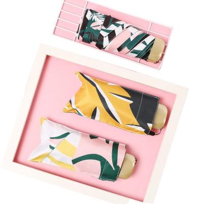 中国 カスタマイズされた色 展示用プレゼント用の小さな新鮮ビニール 陽気で雨のポケット傘 販売のため