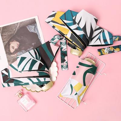 Китай Настраиваемый цвет Малый свежий винил Солнечный и дождливый карманный зонтик для выставочных подарков продается