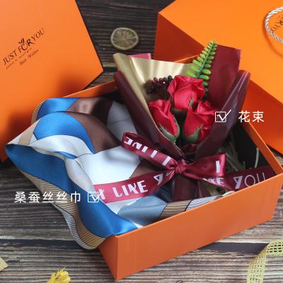 Cina Sport e Giochi Devi Avere Sciarpa di Seta Set di Souvenir con 1 Color Graphics Printing in vendita