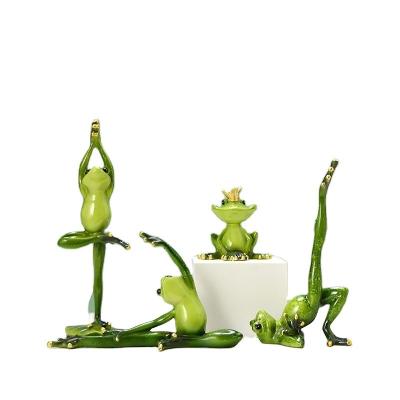 Chine Promotion décorer des cadeaux de verre yoga grenouille artisanat de résine pour l'armoire de télévision et l'armoire à vin à vendre
