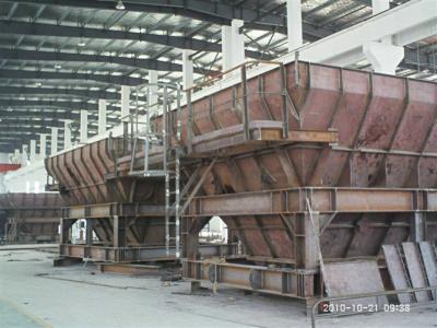 中国 高精度の海洋装置、港の機械類部品のための重い鋼鉄製作のホッパー 販売のため