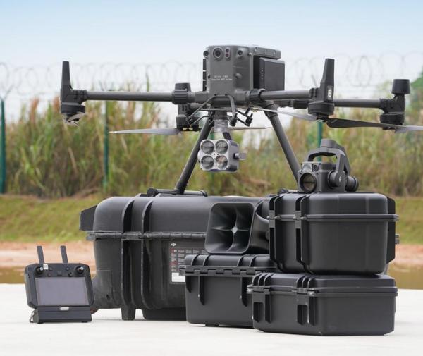 Quality Multi-Purpose Reconnaissance Drone with 55 Minutes Flight Time, 20 Million Pixel Camera, and Thermal Imaging for sale