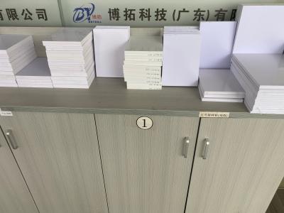 Cina Larghezza ignifuga del bordo della schiuma di Celuka del PVC 1220mm per il rivestimento della parete in vendita