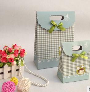 China paper gift bag with bowknot ,cake bag for sale