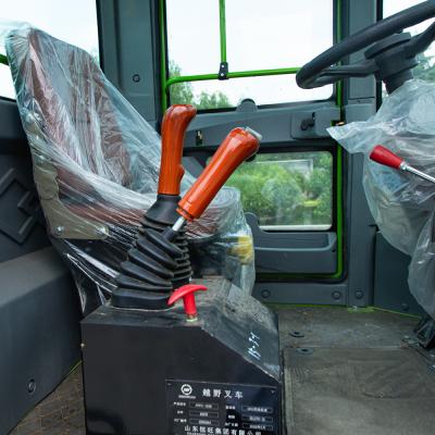 Cina Camione elevatore elettrico per tutti i terreni da 5000 libbre con joystick fino a 10 comandi in vendita