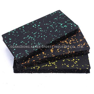 China O tamanho de borracha reciclado da esteira 50x50cm do Gym desliza o tipo de pavimentação resistente à venda