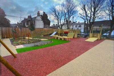 China Customized EPDM Rubber Running Track Surface Excellent Weather / Abrasion Resistance for sale