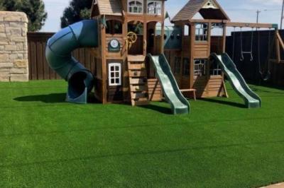 Cina 1.57 Inch Pile Height Artificial Grass Turf UV Resistant in vendita