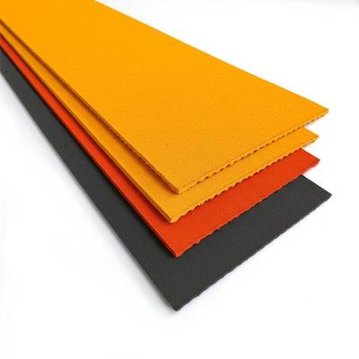 중국 바닥을 흡수하는 추적 충돌 충격을 운영하는 UV 증명 샌드위치 시스템은 유형을 매트를 깝니다 판매용