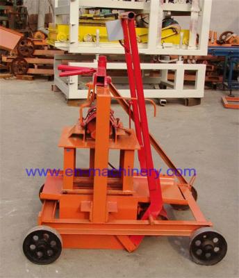 China Tijolo portátil que faz a máquina obstruir a formação da máquina com novo tipo do móvel 2-45 dos moldes à venda