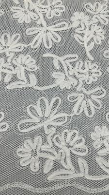 Chine Embroidures en maille de coton avec motif floral Tissu durable de largeur complète Tissu pour le printemps et l'été à vendre