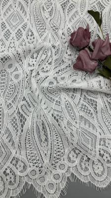 중국 White Embroidered  Mesh Lace Trim Tulle with Delicate Floral Stitching for Elegant Evening Gowns 판매용