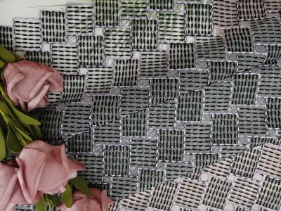 중국 어린 소녀는 100 야드 얇은 명주 그물 메쉬 기하학적 엠브로이드된 레이스천을 입습니다 판매용