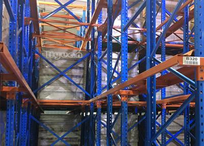 Cina Azionamento nel racking del magazzino, azionamento di stoccaggio del metallo attraverso il sistema dello scaffale del pallet in vendita