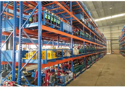 China Het regelbare 6000mm Op zwaar werk berekende Pallet het Rekken Lassen van de Systeemrobot Te koop