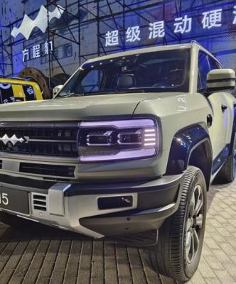China Equation Leopard 5 SUV moderno com tração integral vem com uma edição Yunnan Deluxe de 5 lugares à venda