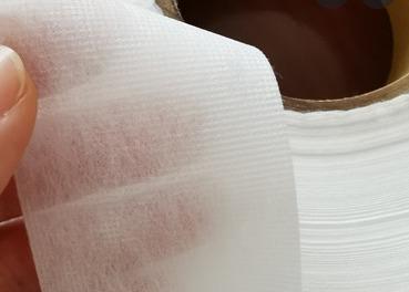 Cina Tessuto non tessuto su misura di larghezza ES idrofilo/amichevole per la pelle per la maschera in vendita