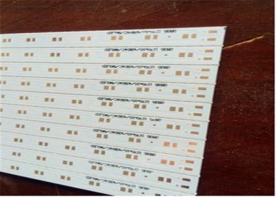 Cina La metropolitana accende il PWB basato alluminio dei circuiti stampato dell'alluminio della lampadina del PWB 94v0 LED in vendita