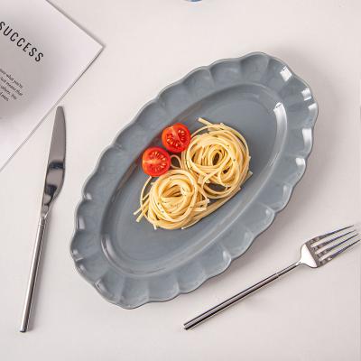 Cina Piatti lunghi piatti ovali in ceramica moderna per ristoranti set di posate di porcellana nordica in vendita