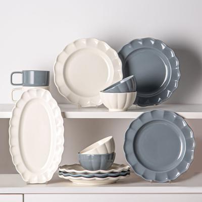 Cina Piatti lunghi piatti ovali in ceramica moderna per ristoranti set di posate di porcellana nordica in vendita