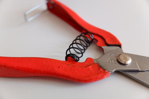 Quality Pointed Tip Design Multi Purpose Snips Pivot Mechanism 160mm Length for sale