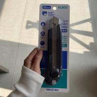 Quality 25mm Plastic Handle Utility Knives With SK2 Carbon Steel Blades for sale