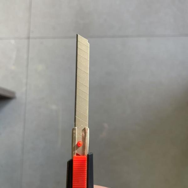 Quality 12 Segments 9mm Cutter Carpet Knife Blade 0.35mm Thickness 60 Degrees Angle For Precision Cutting for sale