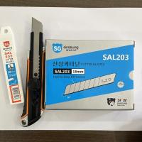 China Silver 18mm Snap Off Knife Blades For Versatile Multi Purpose Cutting for sale