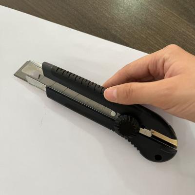 China Ergonomic Design Utility Knife with Blade Lock Knob and SK2 High Carbon Steel Blade for Safe Cutting for sale