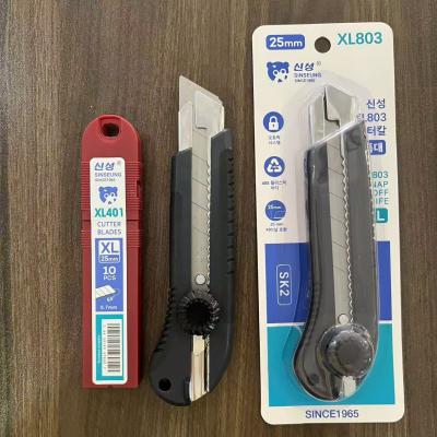 China 25mm Blade Width Utility Knife with SK2 High Carbon Steel Blade and Ergonomic Design for Professional Cutting for sale