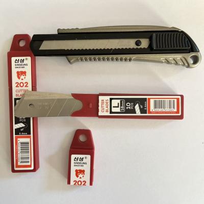 China SK2 High Carbon Steel 18mm Cutter Blades with 8 Segments and 60° Cutting Angle for Precision Cutting for sale