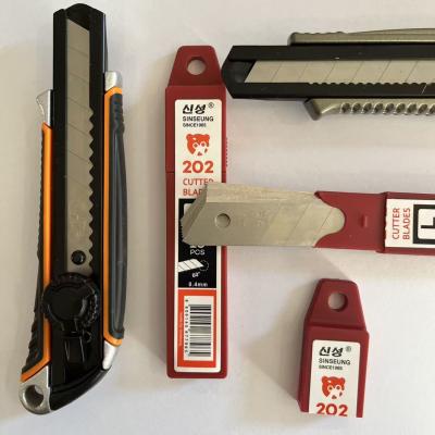 China 18mm Cutter Blades with SK2 High Carbon Steel and 60° Angle for Long Lasting Durability for sale