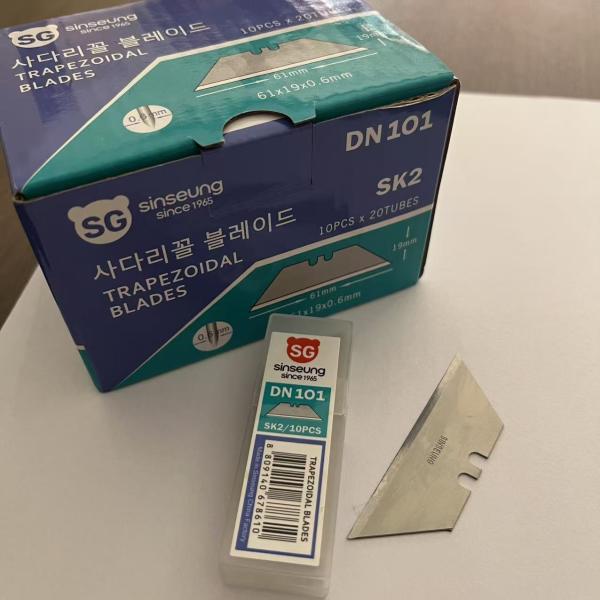 Quality SK2 High Carbon Steel Trapezoidal snap off knife blade with 0.6 mm Thickness and No Segments for Precise Cutting for sale