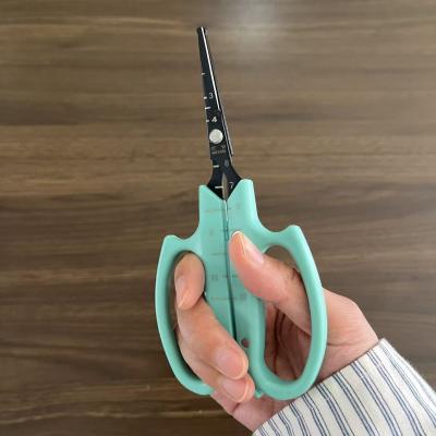 China Free Samples Pruner Featuring Teflon Blade Coating Ideal for Heavy Duty Pruning and Maintenance in Landscaping Projects for sale