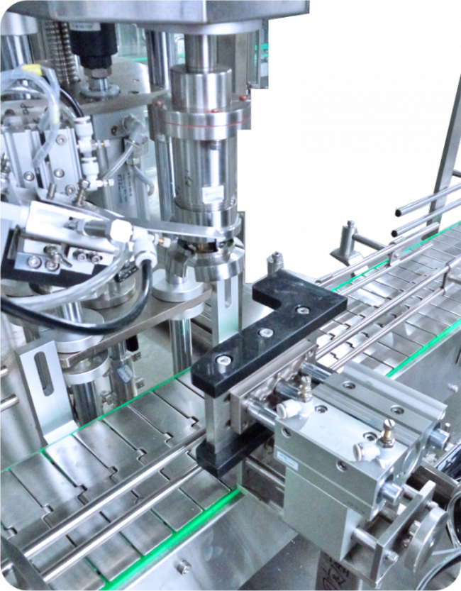 Präzisions-Fass-Mützenmacher 4 der automatischen Flaschen-500bph mit einer Kappe bedeckender hohe der Maschinen-5-30L