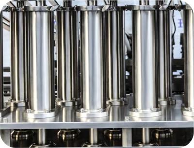 중국 50-1000ml 직선 구조 아크 프레임 살충제 20 노즐 자동 피스톤 충전 기계 판매용