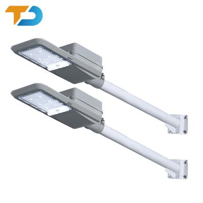 Cina Prodotti d'accensione solari di alluminio 60w 80w 100w interamente in un'iluminazione pubblica solare principale integrata in vendita