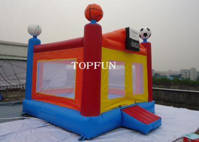 China Crianças engraçadas de encerado do PVC que saltam a casa Bouncy inflável do castelo com futebol à venda