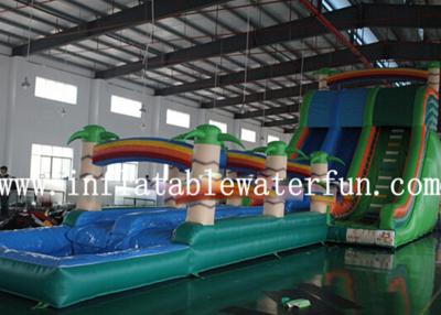 Cina Acquascivolo gonfiabile del PVC della tela cerata della giungla commerciale di verde con il piccolo stagno in vendita