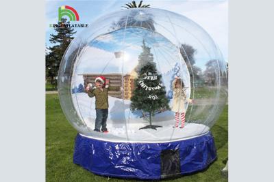 Cina Decorazione trasparente di Natale della neve del gigante di Natale della palla di neve gonfiabile commerciale gonfiabile del globo 10Ft HOutdoor in vendita