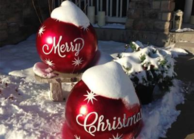 Cina Merry Christmas Blow Up Balloon Ornaments Decorazione del cortile Grandi palle gonfiabili in PVC all'aperto in vendita