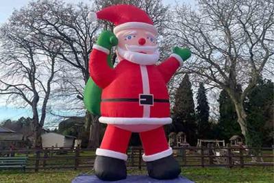 China Aufblasbarer Weihnachtsmann Riesige aufblasbare Weihnachtsdekoration Santa Inflatables zu verkaufen