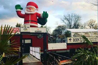 China Aufblasbarer Weihnachtsmann Riesige aufblasbare Weihnachtsdekoration Santa Inflatables zu verkaufen