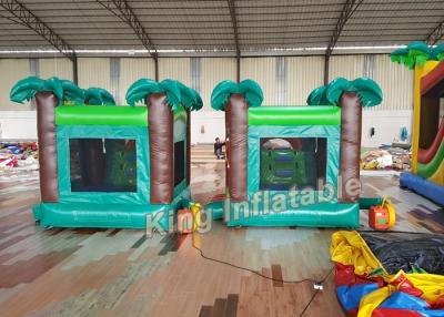 Cina Il piccolo castello gonfiabile dei buttafuori del PVC stampato verde scherza il campo da giuoco ignifugo in vendita