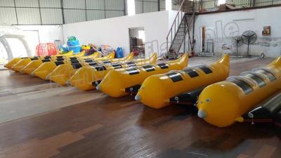 中国 3つの座席0.9mmポリ塩化ビニールの防水シート材料が付いている膨脹可能な水バナナ ボート 販売のため